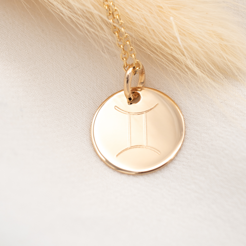 collier médaille gravée